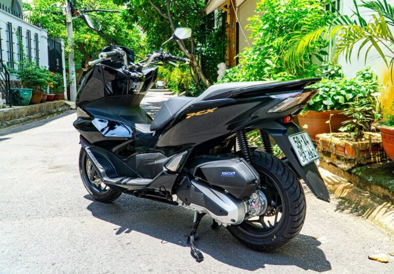 Honda PCX 160: Elegance Meets Practicality - The Extra Mile