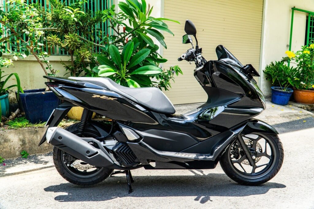 Honda PCX 160: Elegance Meets Practicality - The Extra Mile