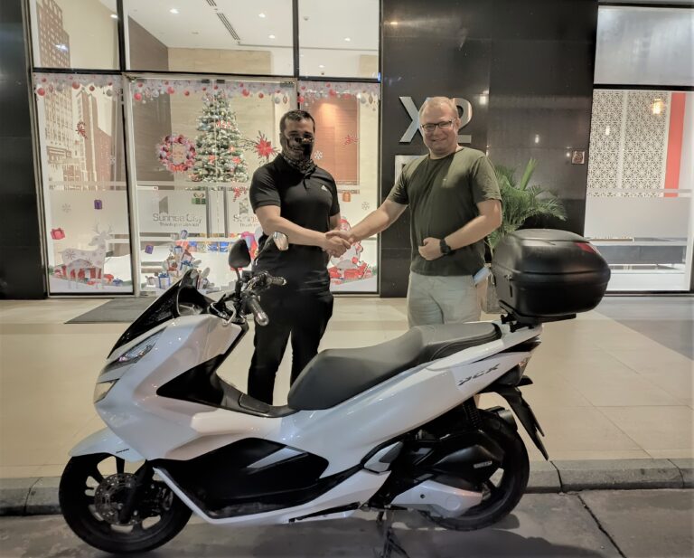 Honda PCX 160: Elegance Meets Practicality - The Extra Mile